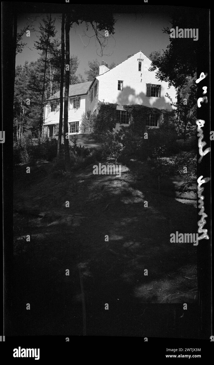 Views white buildings trees Black and White Stock Photos & Images - Alamy