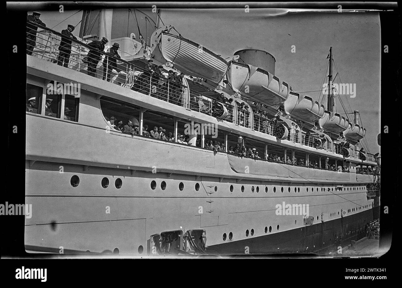 [Arrival of the Governor-General] gelatin silver negatives, black-and ...
