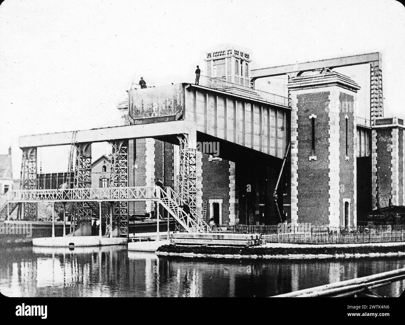 Hydraulic lift lock hi-res stock photography and images - Alamy