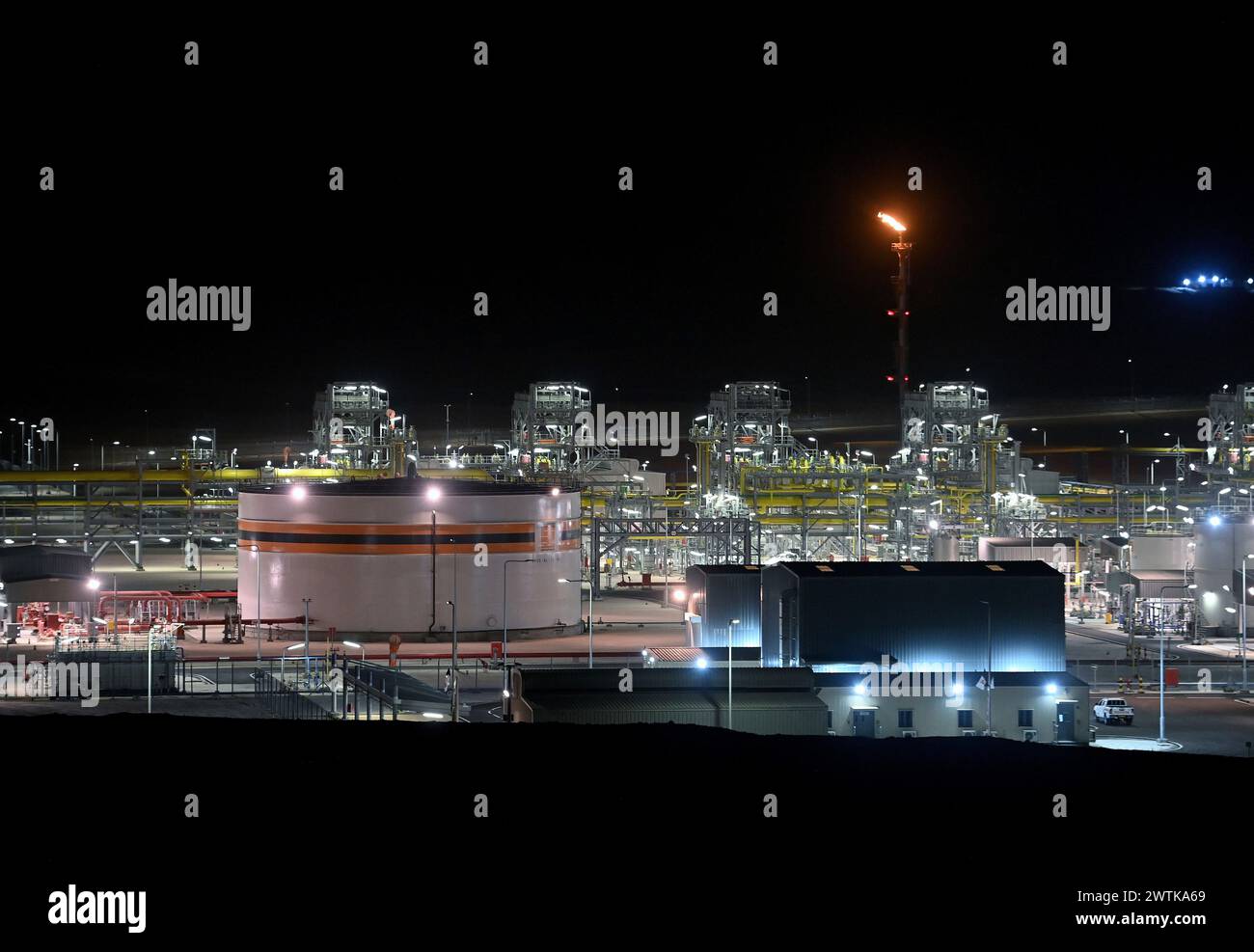 View of the Hassi Ba Hamou gaz complex in Timimoun, south western ...