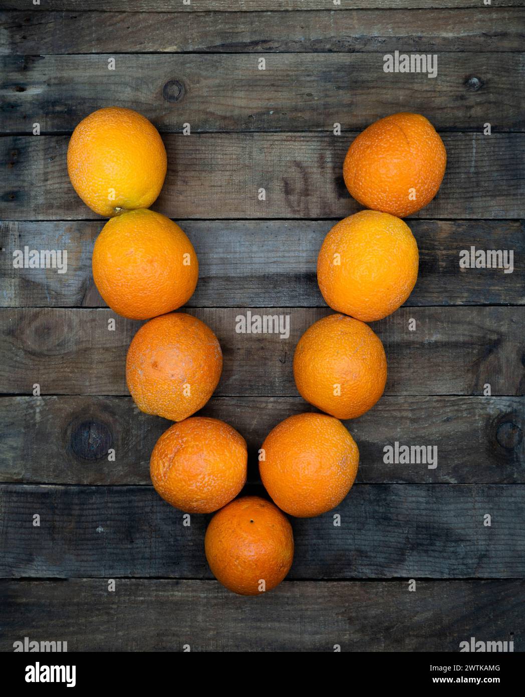 Oranges placed in the shape of a V Stock Photo - Alamy