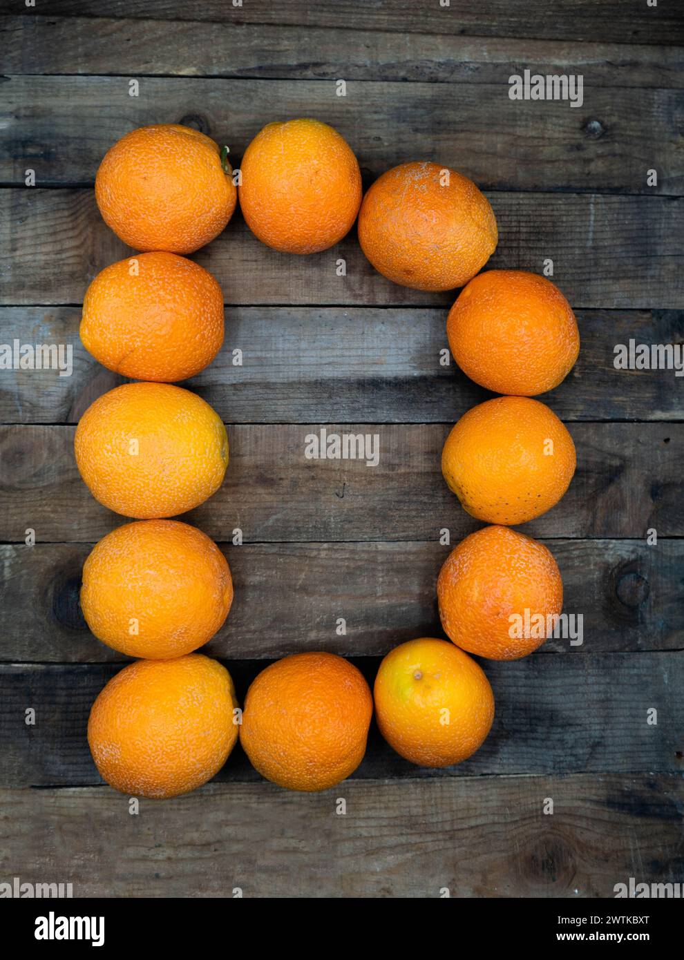 Oranges placed in the shape of a D Stock Photo - Alamy