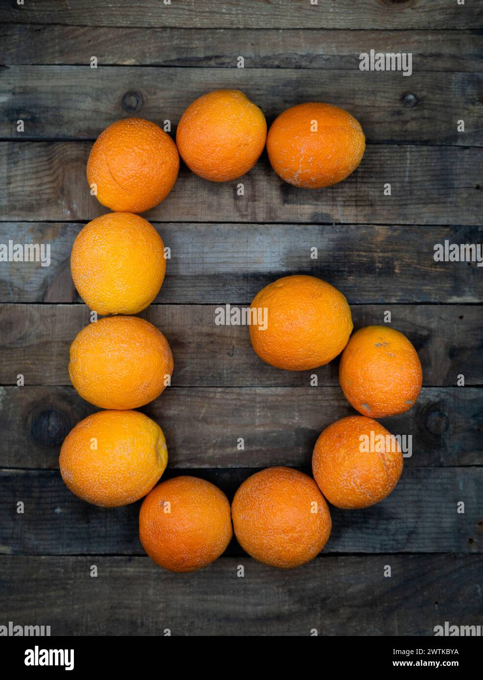 Oranges placed in the shape of a G Stock Photo - Alamy