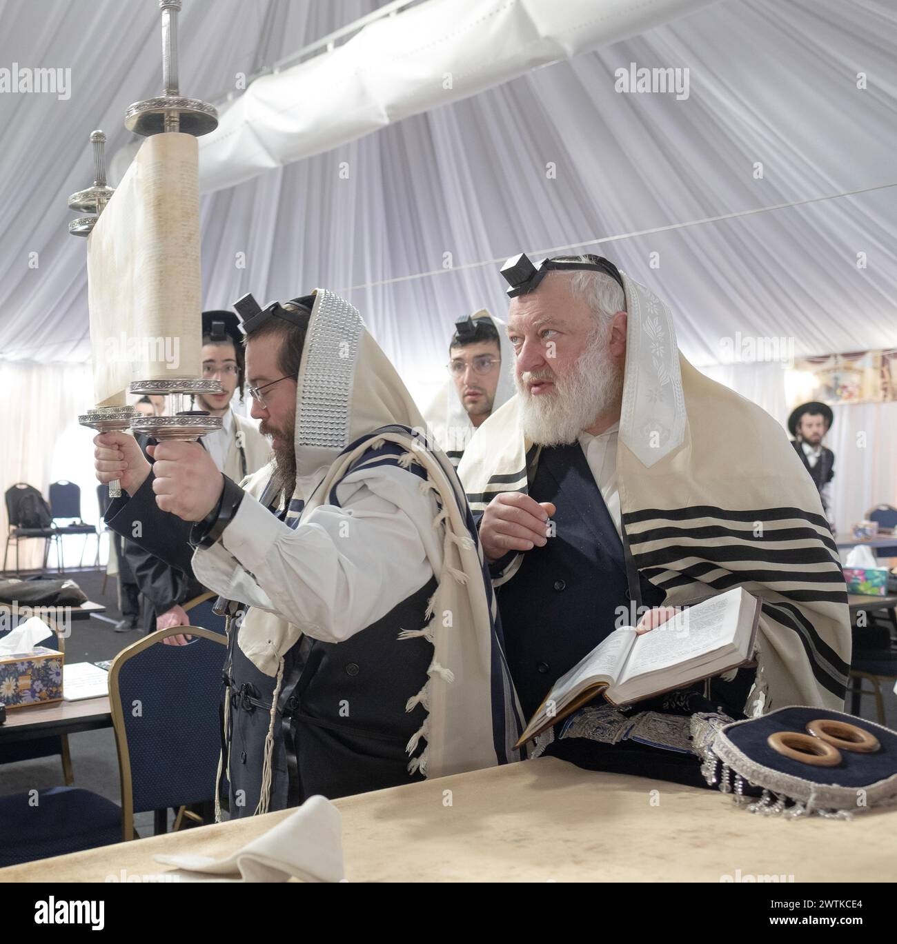 Jewish prayer inside synagogue hi-res stock photography and images - Alamy