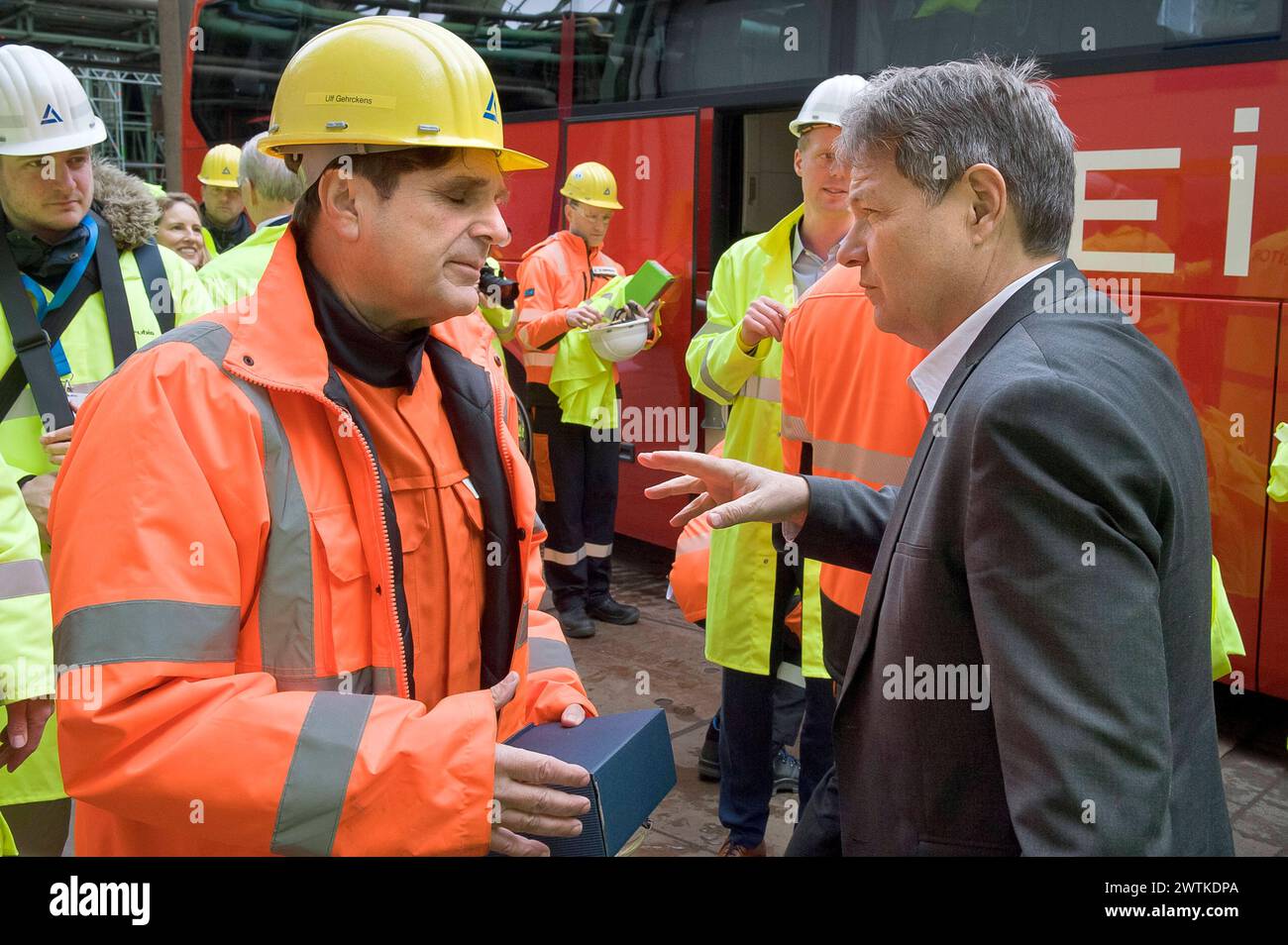 Werksbesuch Bundeswirtschaftsminister Robert Habeck bei Aurubis AG ...