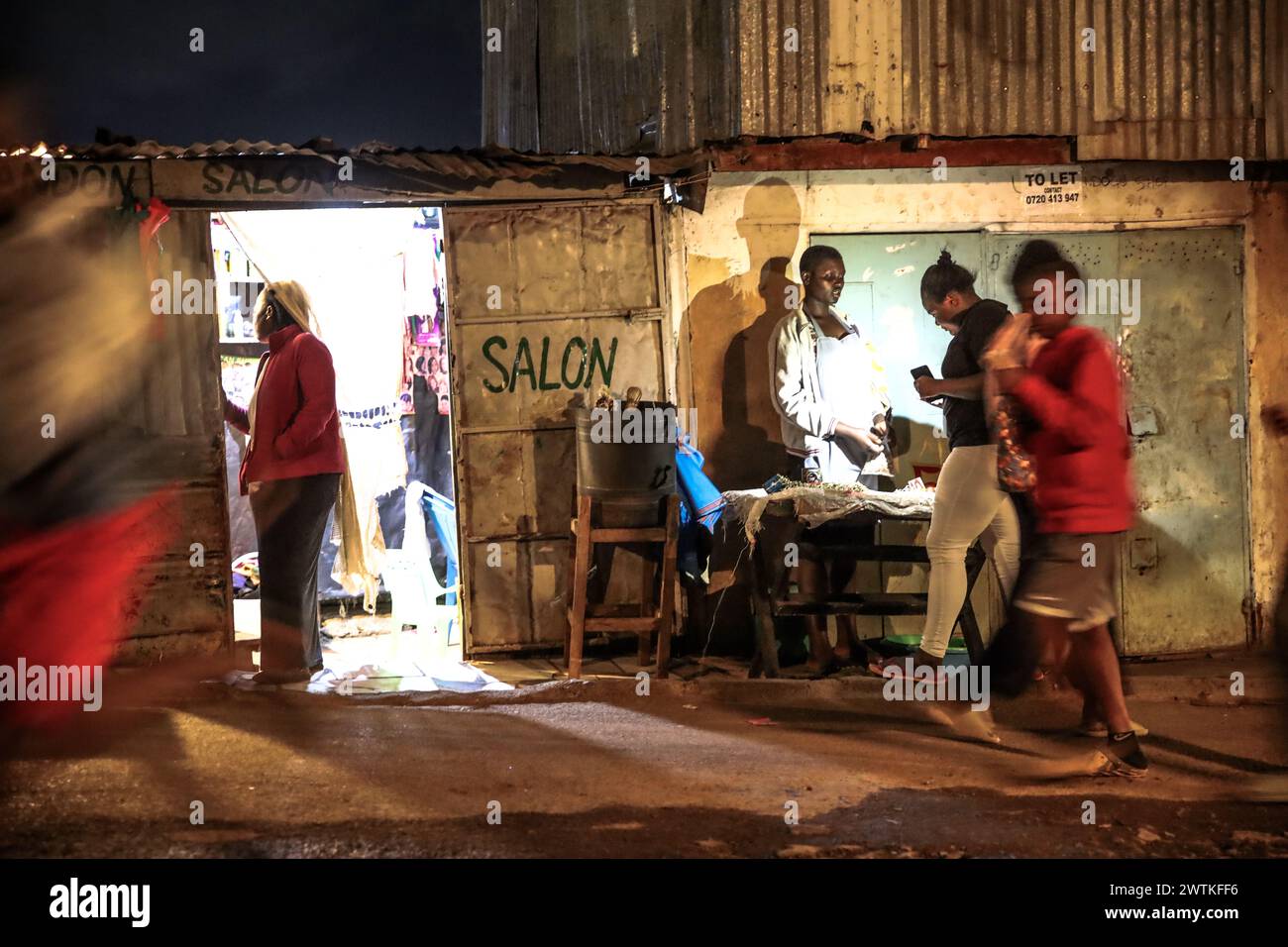 Locals doing their late evening shoppings from the street hawkers in ...