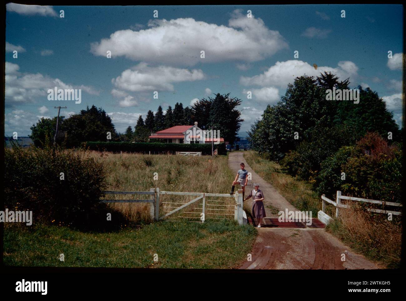 Clyde's farm at Te Awamutu - homestead & entrance gate from Frontier ...