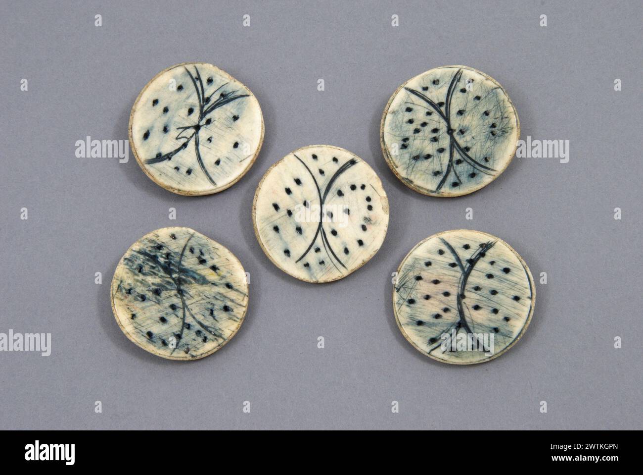 Board game die hi-res stock photography and images - Alamy