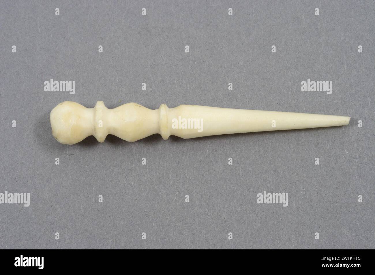 Cribbage peg Stock Photo - Alamy