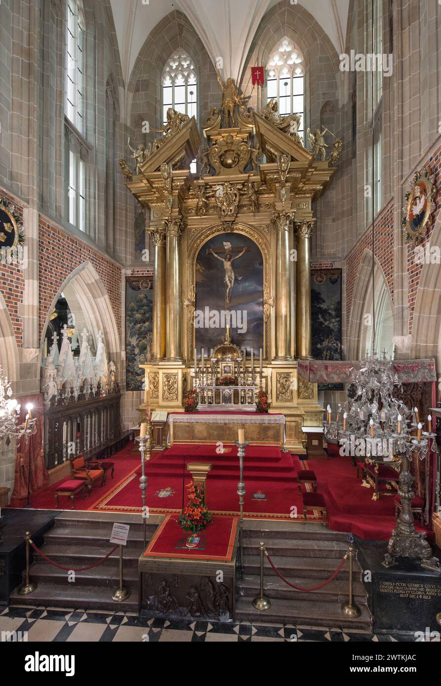 Main altar, Wawel Cathedral, The Wawel Royal Castle Stock Photo - Alamy