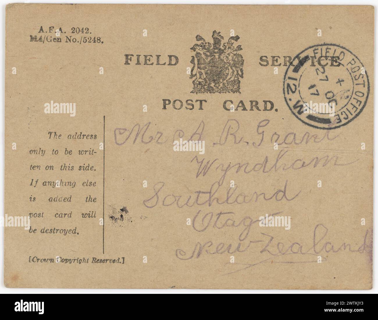 Soldiers writing postcards hi-res stock photography and images - Alamy