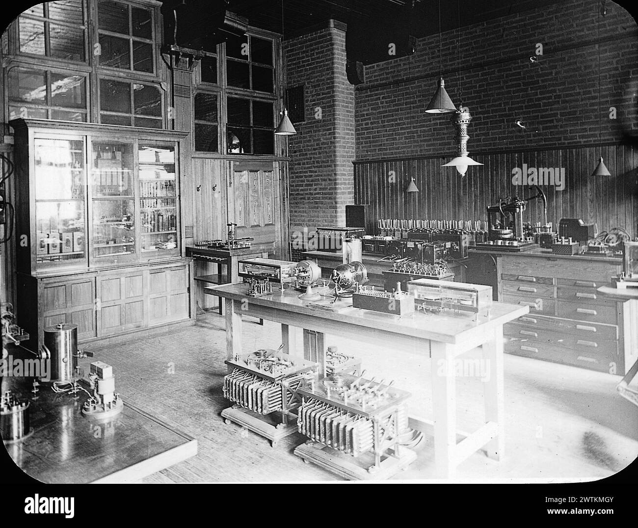 Electrical lab Black and White Stock Photos & Images - Alamy