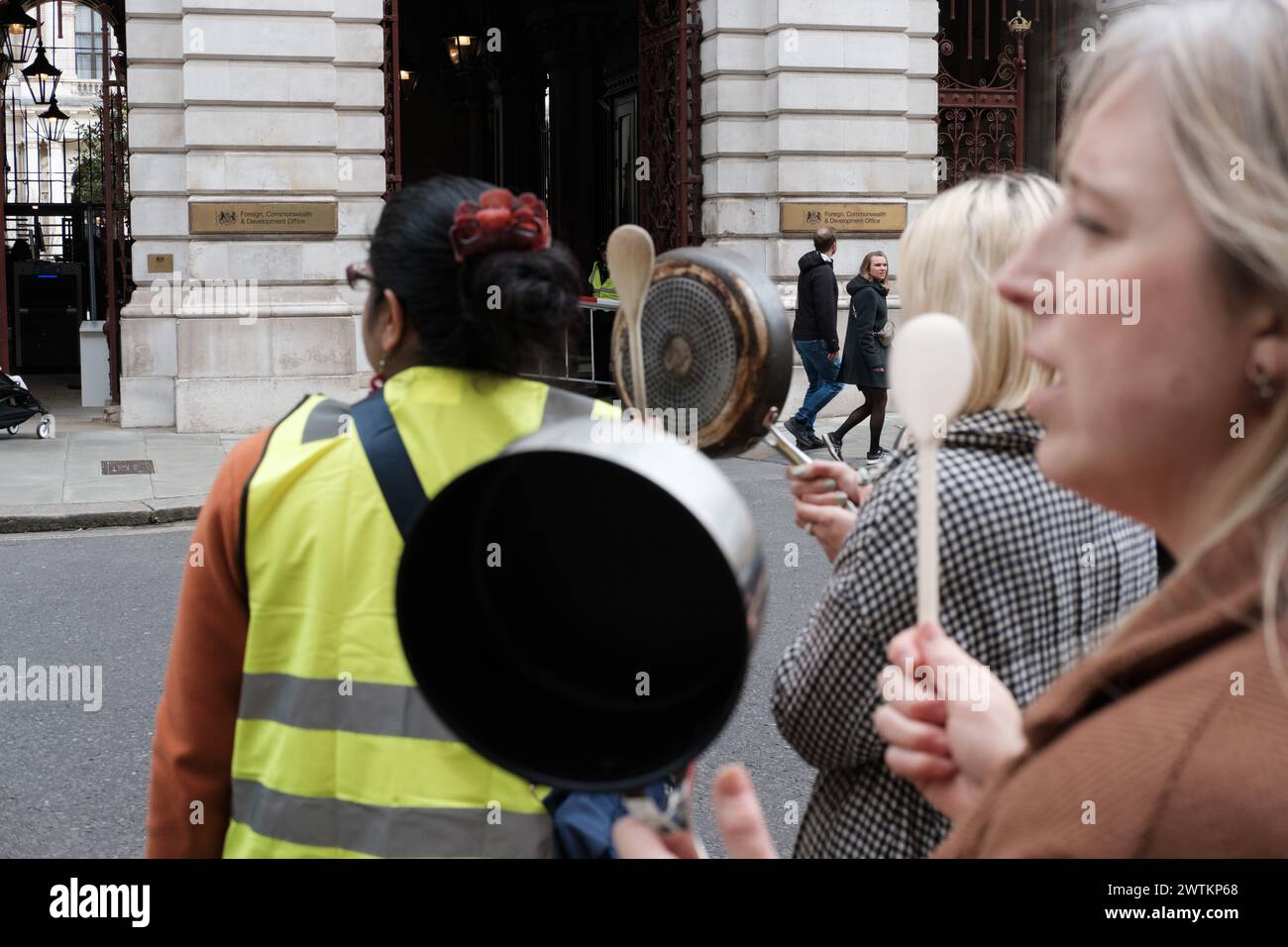 London, UK. 18th Mar, 2024. People make noise with pots and pans ...