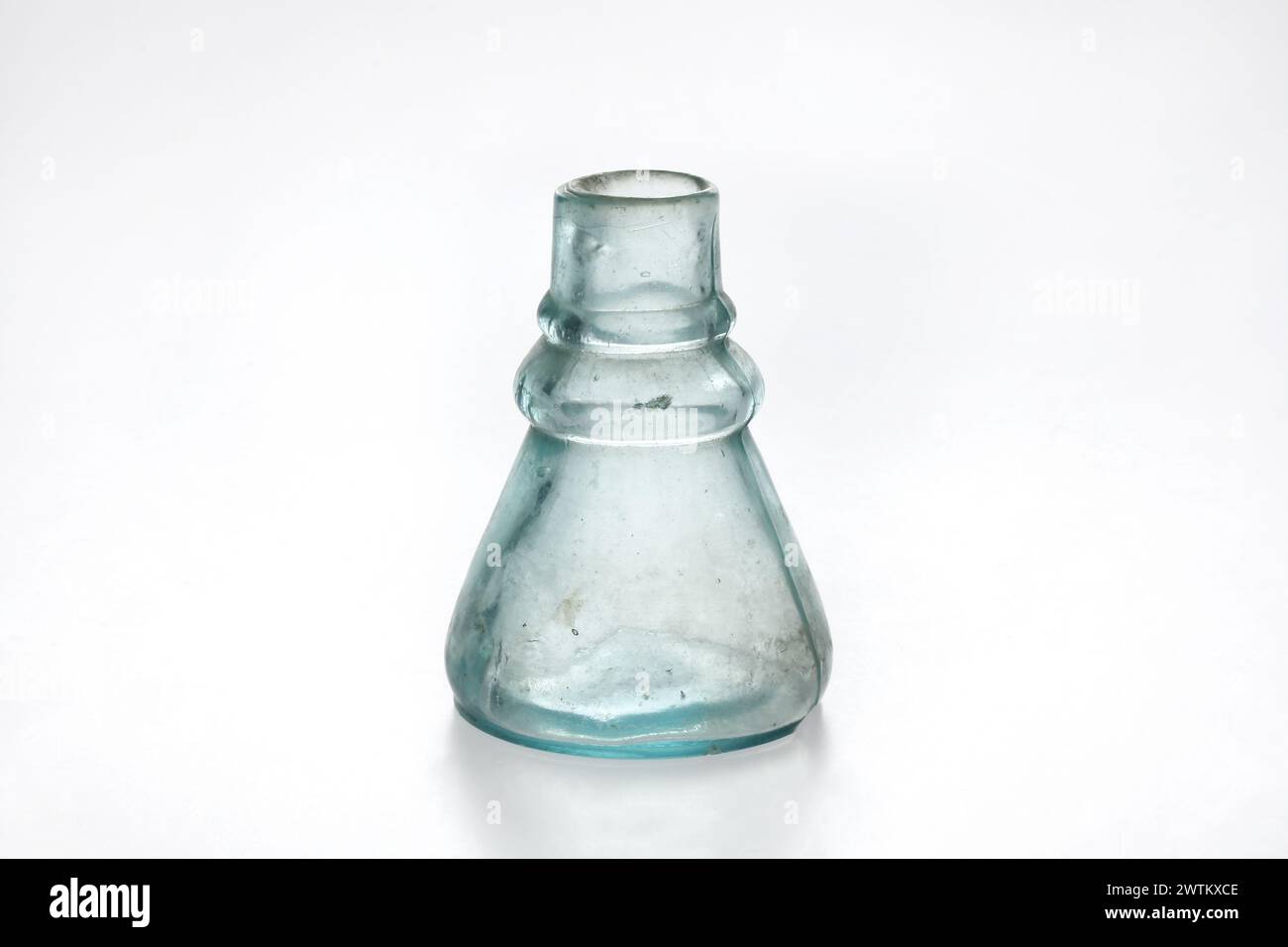 Inkwell artifact hi-res stock photography and images - Alamy