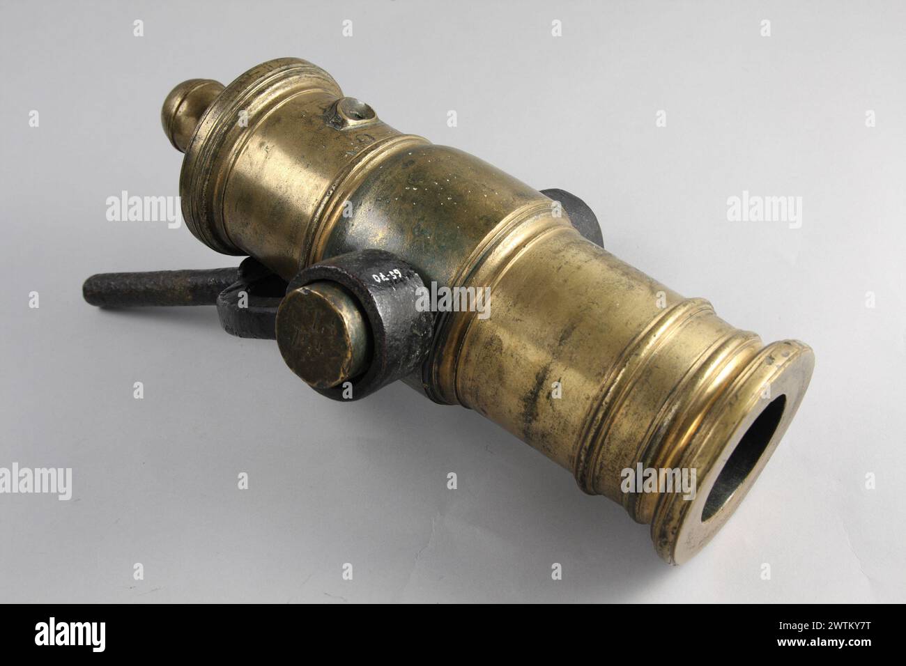 Naval gun Stock Photo - Alamy