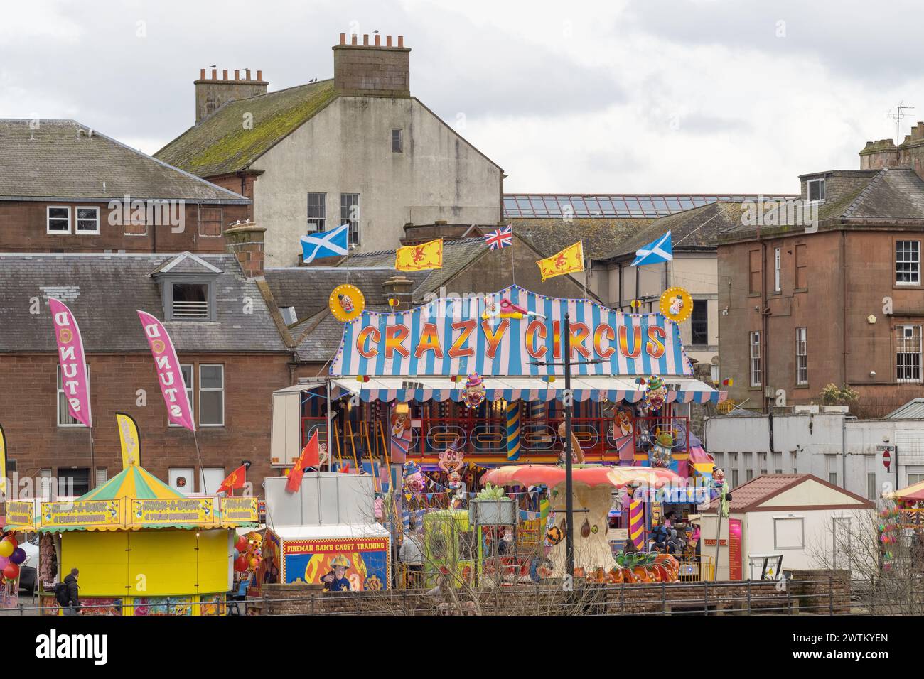 Fairground attractions hi-res stock photography and images - Alamy