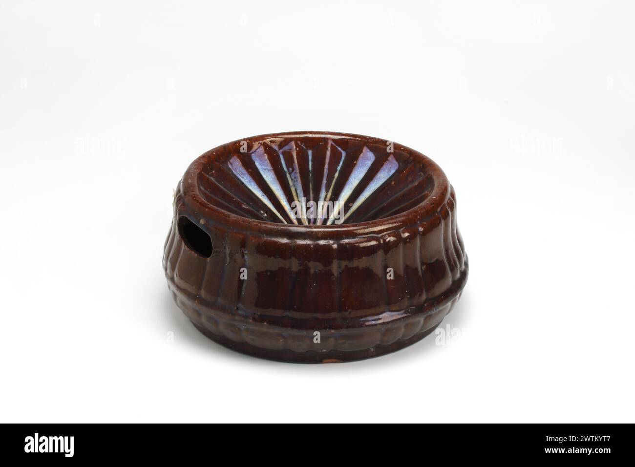 Old brass spittoon hi-res stock photography and images - Alamy