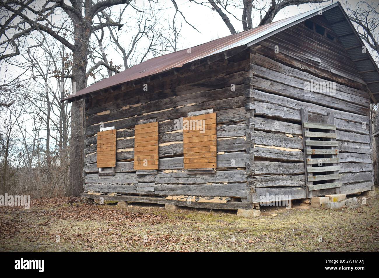 1936 historic log cabin building hi-res stock photography and images ...