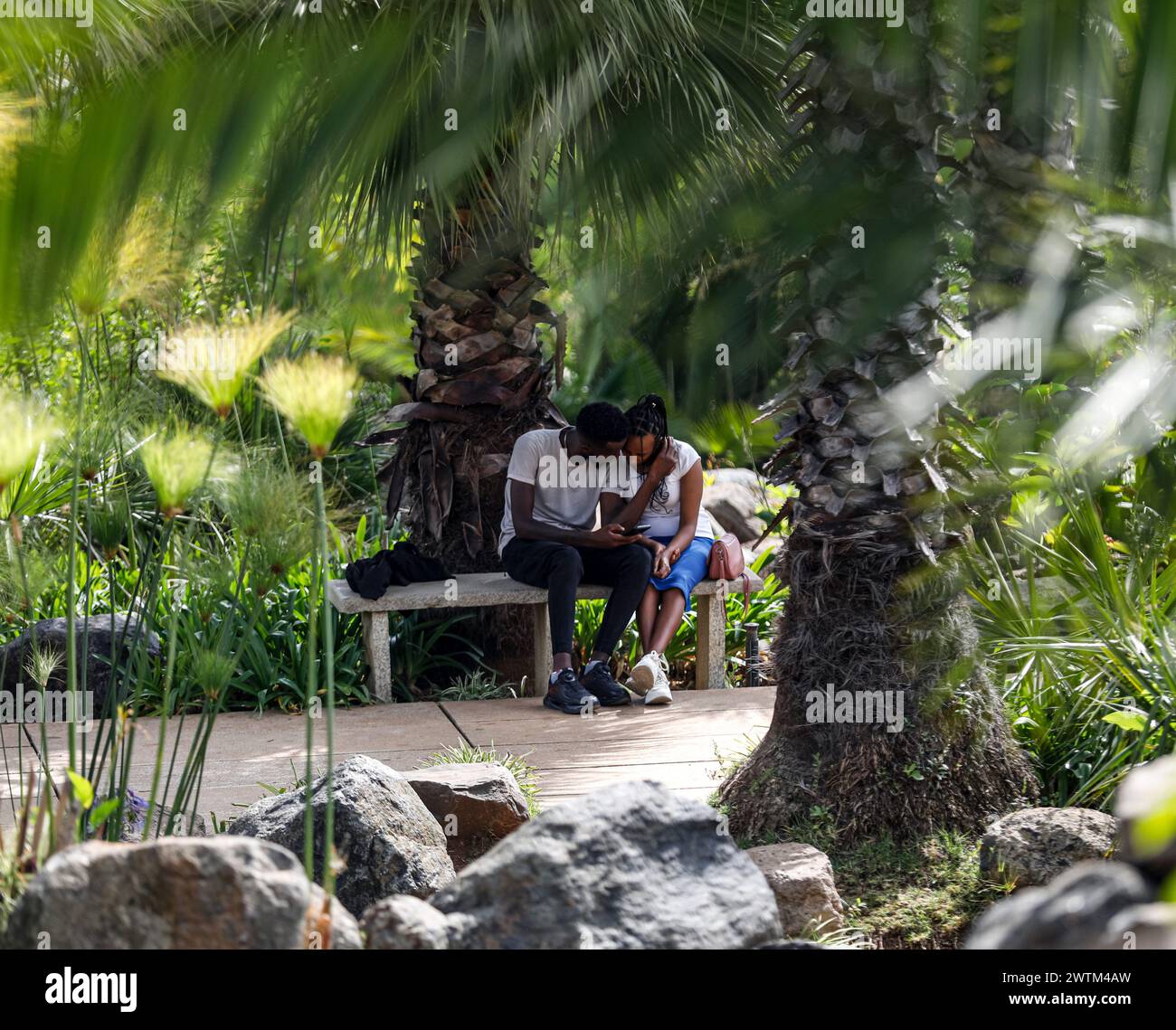 (240318) -- ADDIS ABABA, March 18, 2024 (Xinhua) -- People rest at the ...