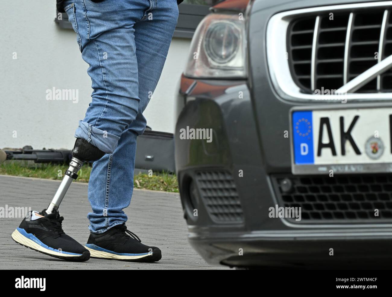 Prosthetic leg driver in hi-res stock photography and images - Alamy