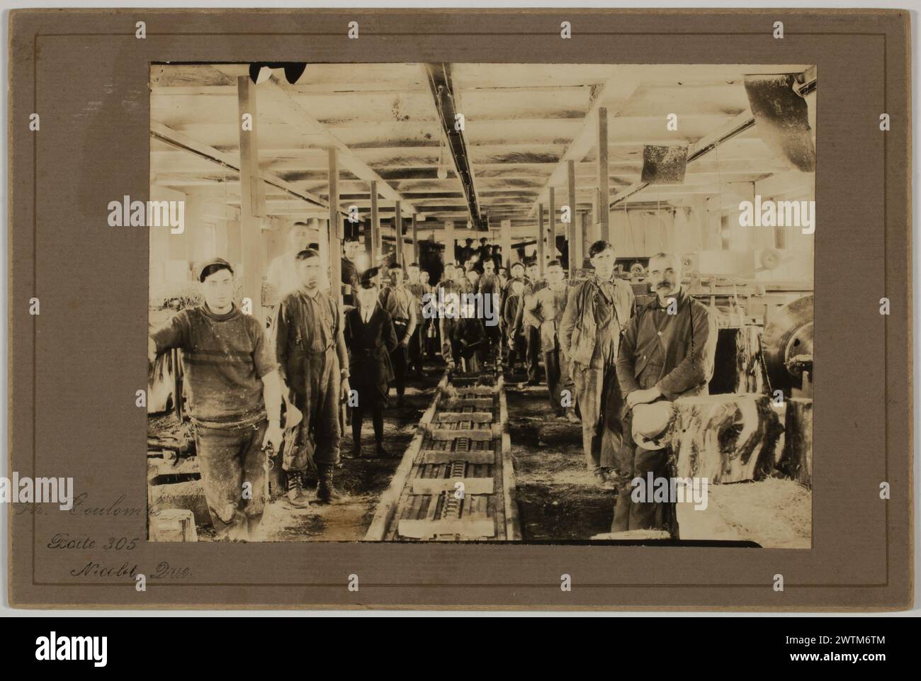 Gelatin silver print - Group portrait of millworkers, Nicolet ?, Quebec, 1900-1930 Philias ...