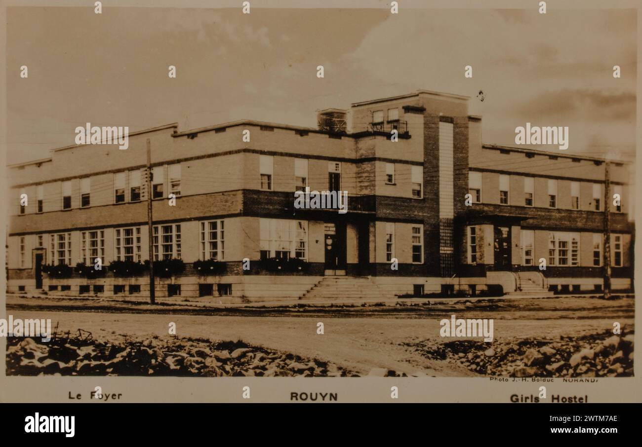 Gelatin silver print - Le Foyer, Rouyn, Quebec, 1937-1940 Joseph ...