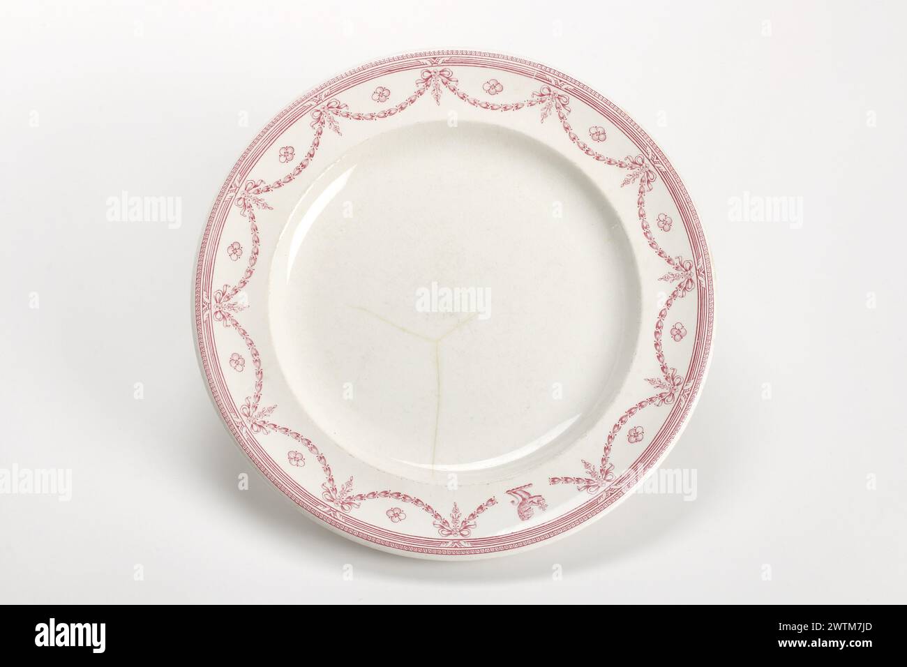 Dinner plate - Dunn, Bennett & Company Limited, 1908-1998 Dunn, Bennett ...