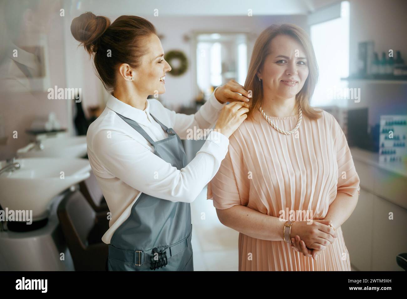 Hair salon worker hi-res stock photography and images - Alamy