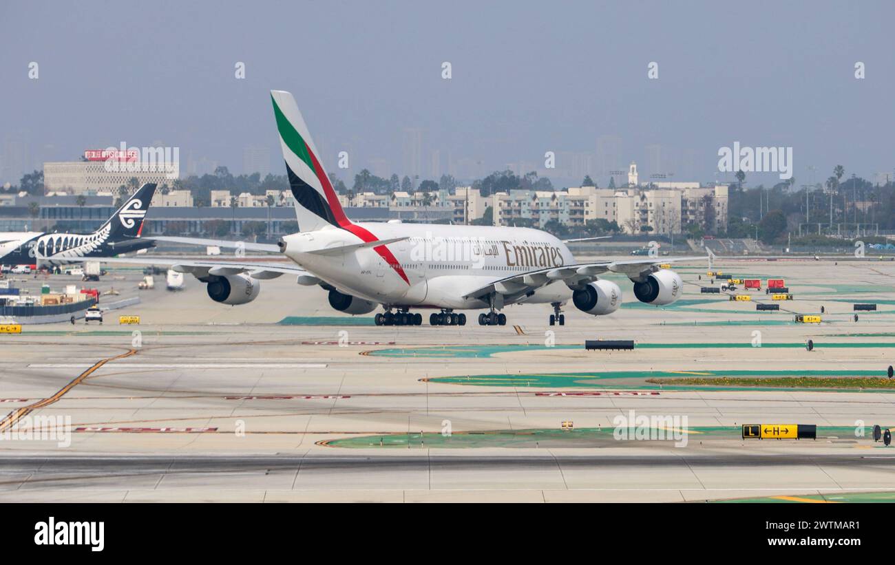 A6-EVL Emirates Airbus A380-842 am Los Angeles International Airport ...