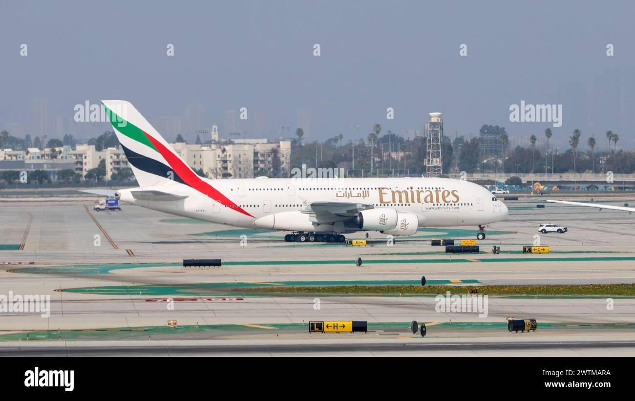 A6-EVL Emirates Airbus A380-842 am Los Angeles International Airport ...