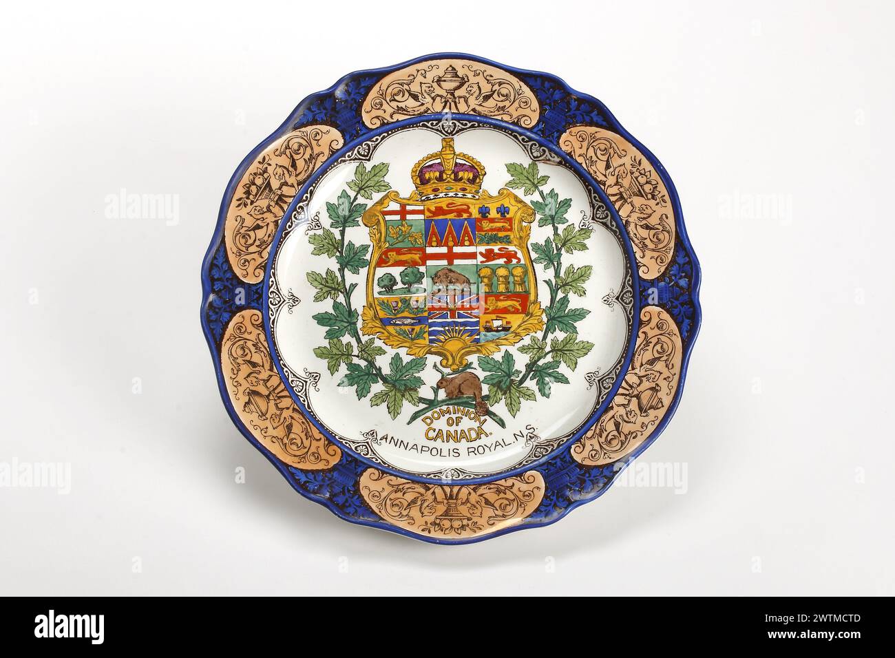 Commemorative dinner plate - Coat-of-arms, Dominion of Canada Josiah ...