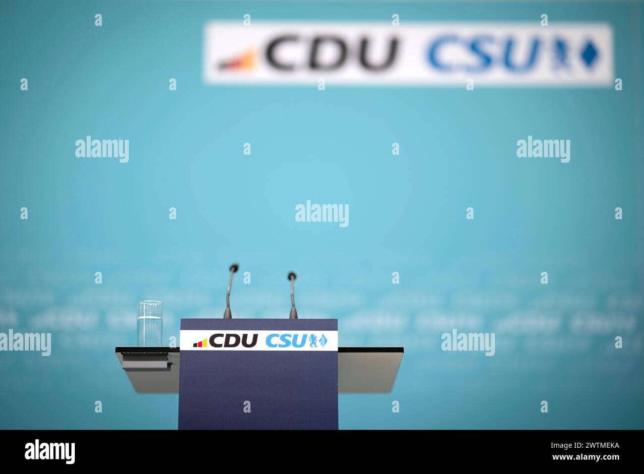 Pult press hi-res stock photography and images - Alamy