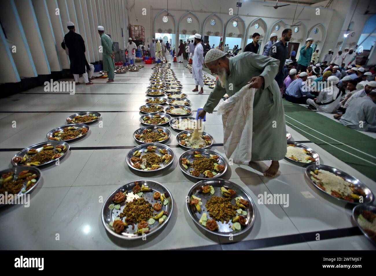 Muslimdevotees hi-res stock photography and images - Alamy