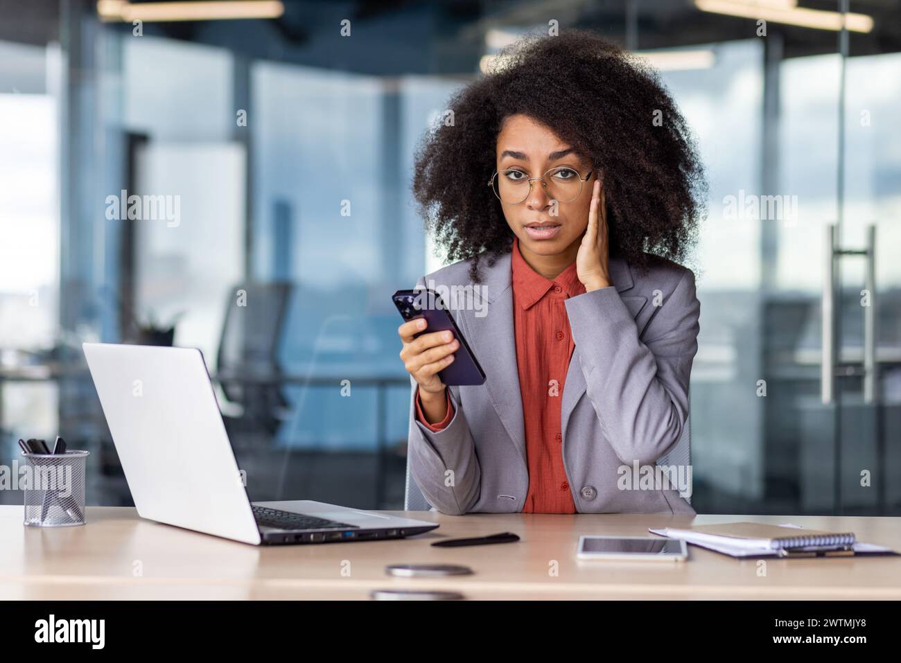 Worried female administrator working hi-res stock photography and images - Alamy