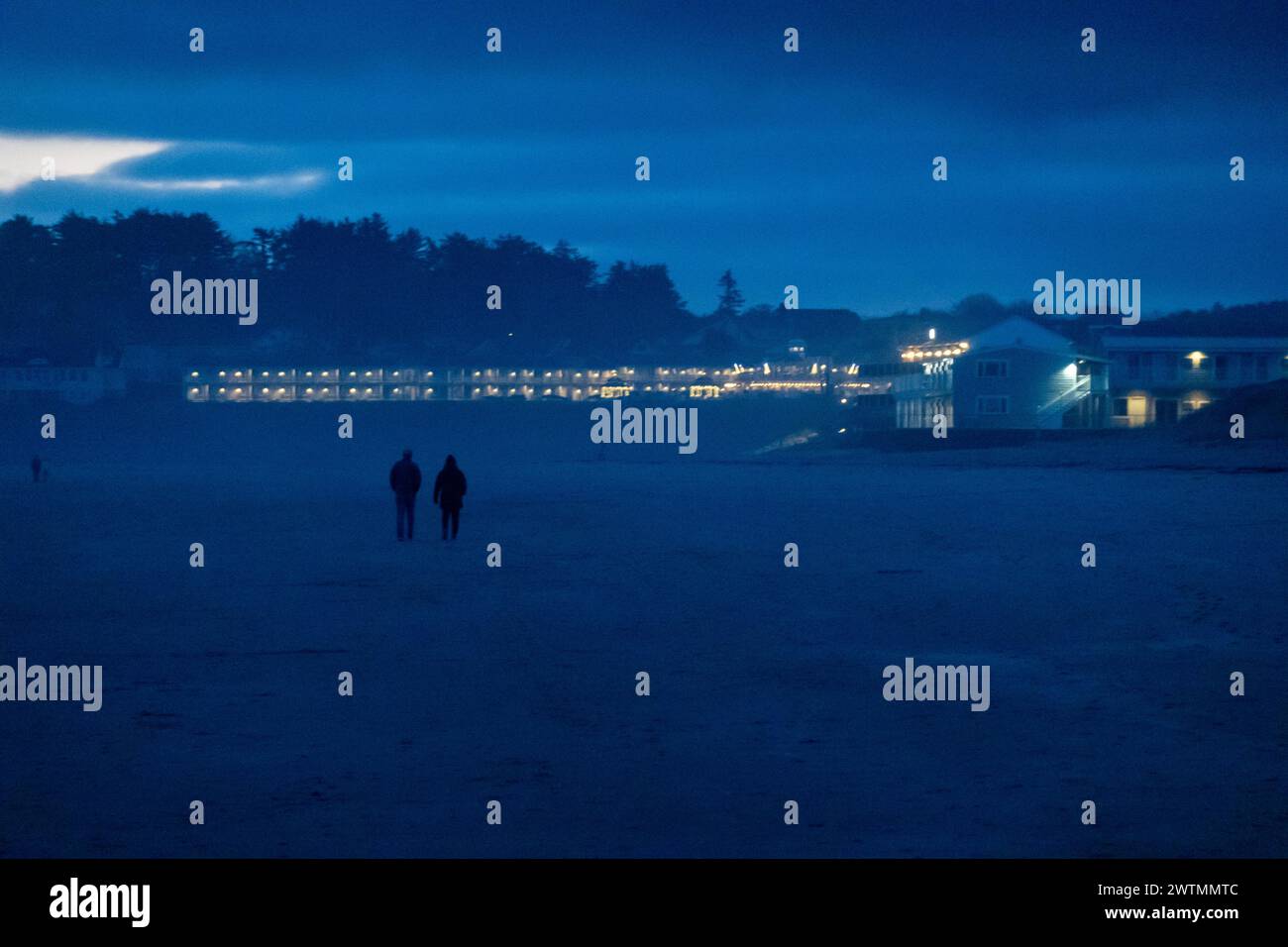 Closed restaurant hotel lights sand hi-res stock photography and images ...