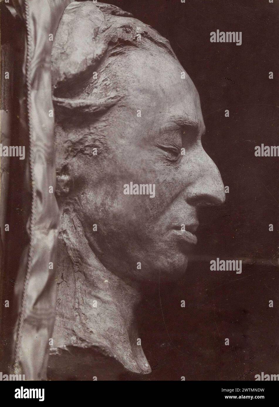 Death mask of Polish composer and pianist Frederic Chopin Stock Photo ...