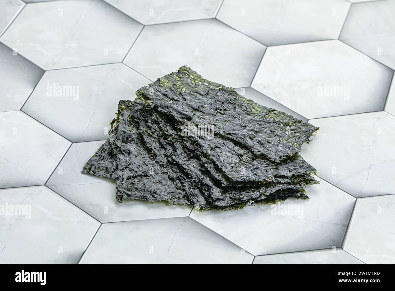 Korean nori seaweed chips heap snack Stock Photo - Alamy