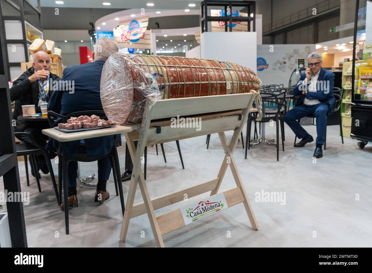 The biannual food fair of Alimentaria-Hostelco begins at the Fira de ...