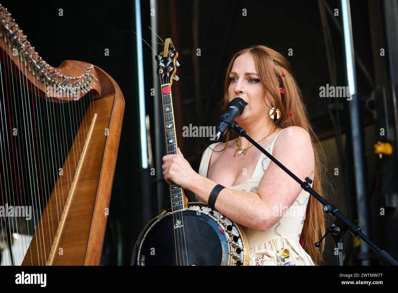 London, England, UK. 17th Mar, 2024. Musician LISA CANNY performing ...