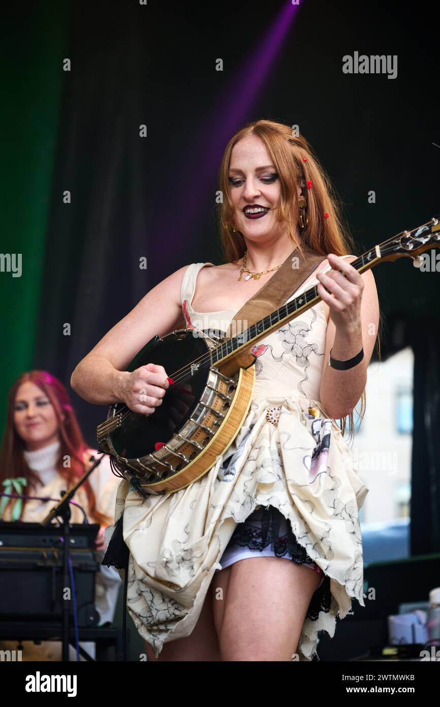 London, England, UK. 17th Mar, 2024. Musician LISA CANNY performing ...