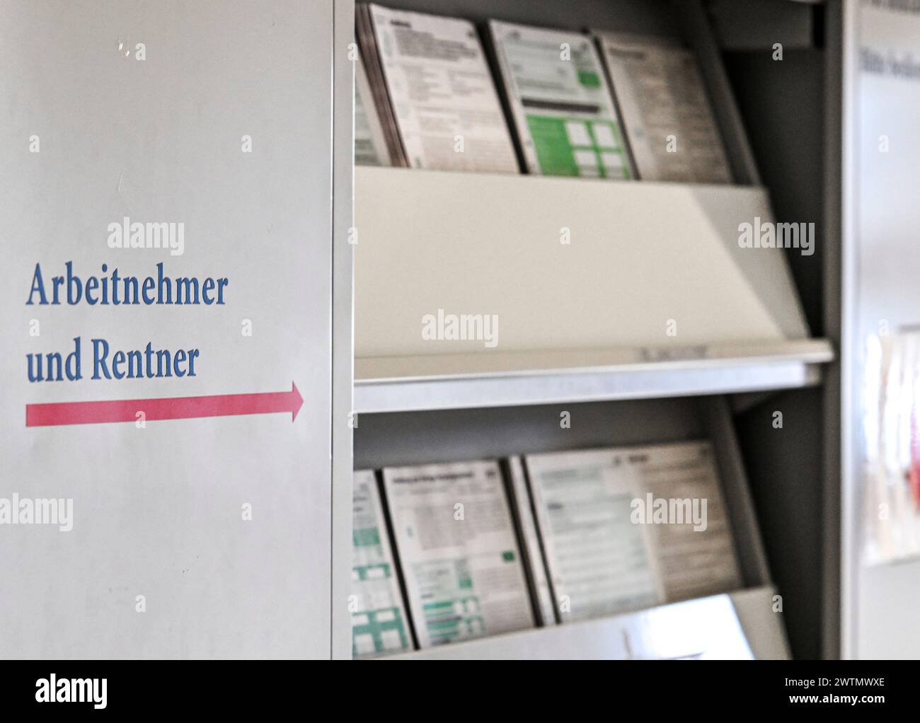 2024 tax hi-res stock photography and images - Alamy