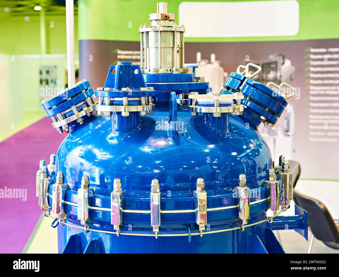 Standard laboratory chemical glass reactor Stock Photo - Alamy
