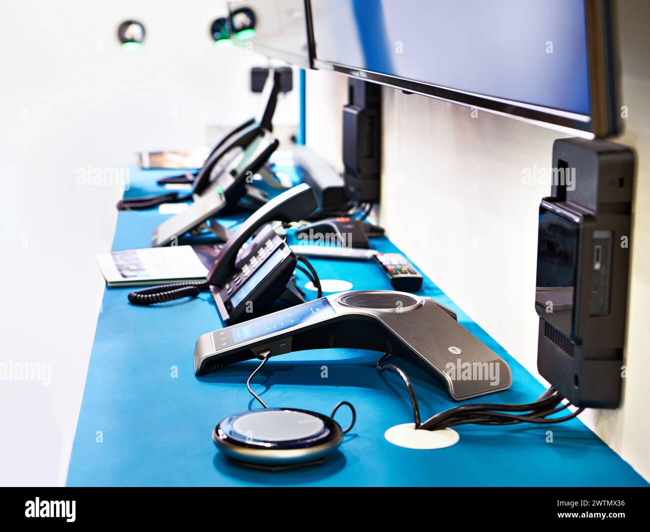 Modern communications concept hi-res stock photography and images - Alamy