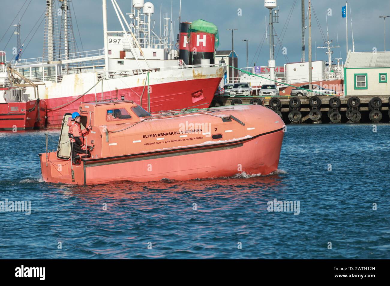 Small lifeboat hi-res stock photography and images - Alamy