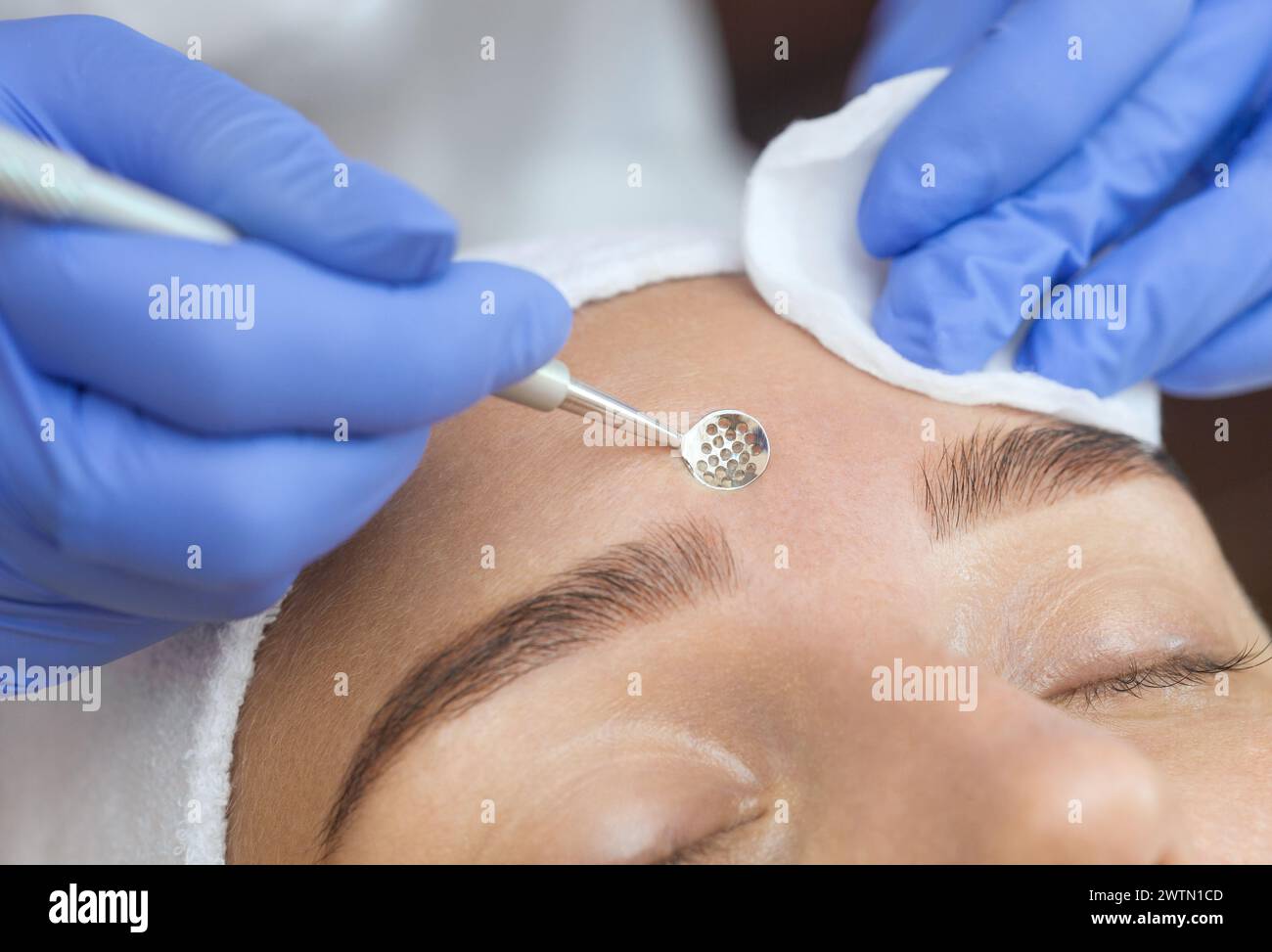 Procedure for cleaning the skin of the face with a steel appliance with ...