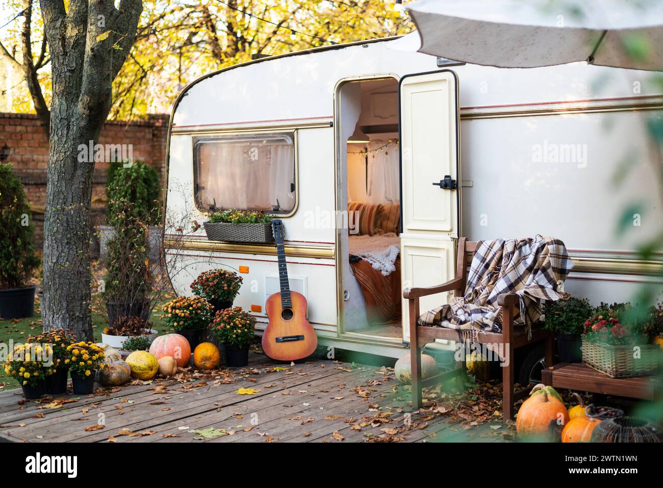 Orange camper van hi-res stock photography and images - Alamy
