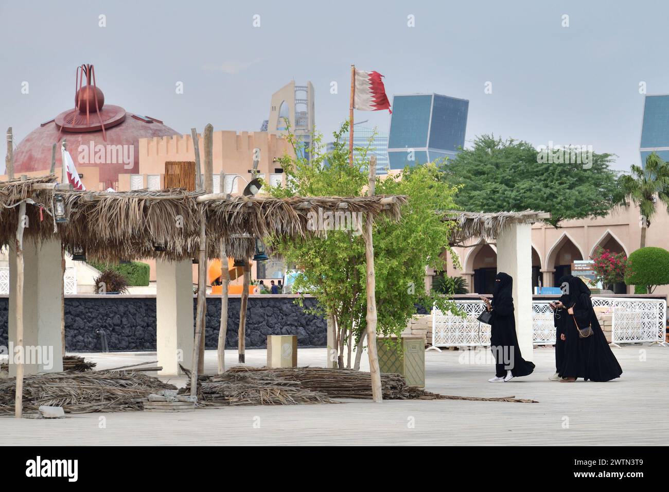 Traditional qatari clothes hi-res stock photography and images - Alamy