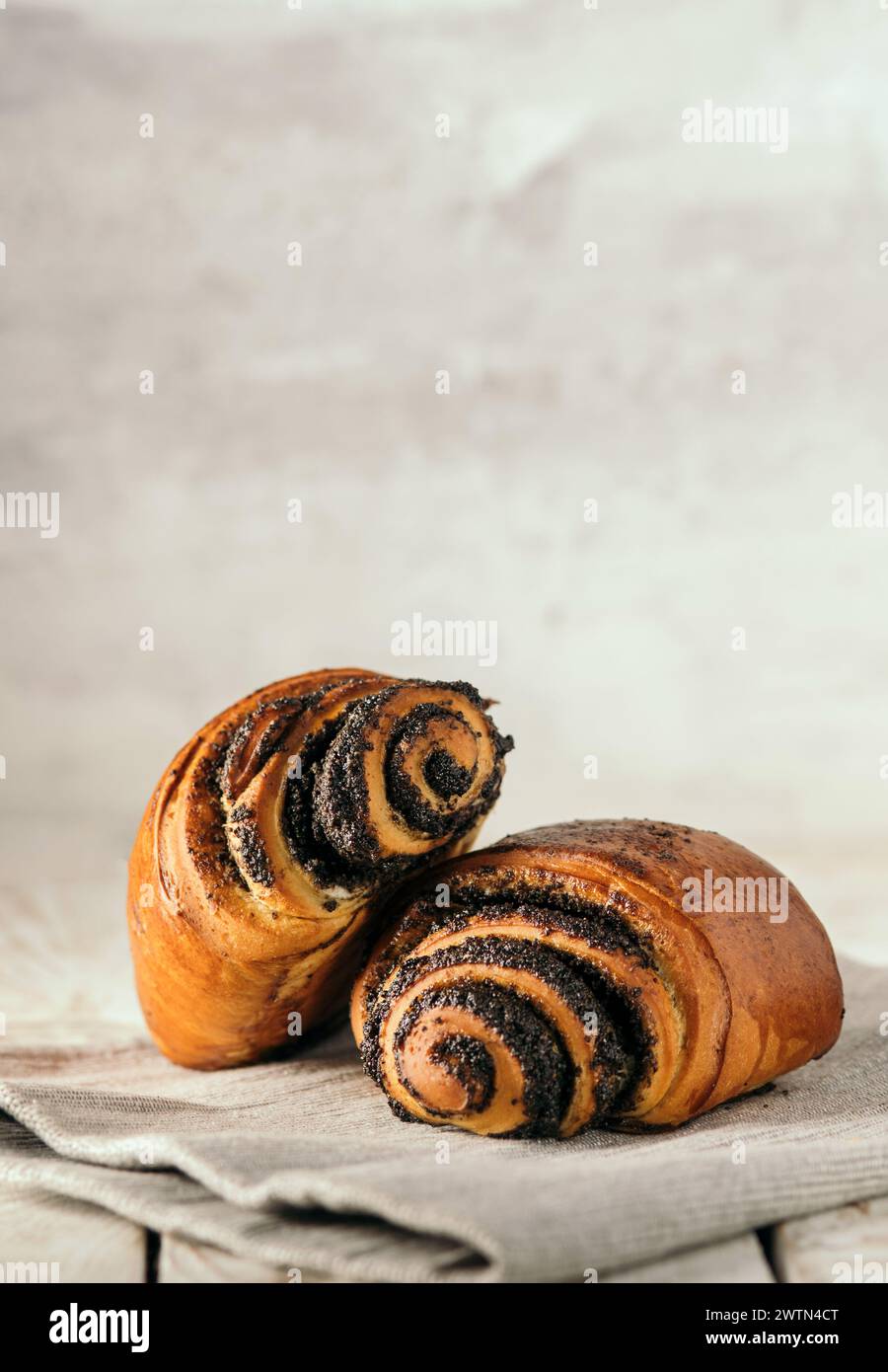 Tasty bun poppy seeds hi-res stock photography and images - Alamy