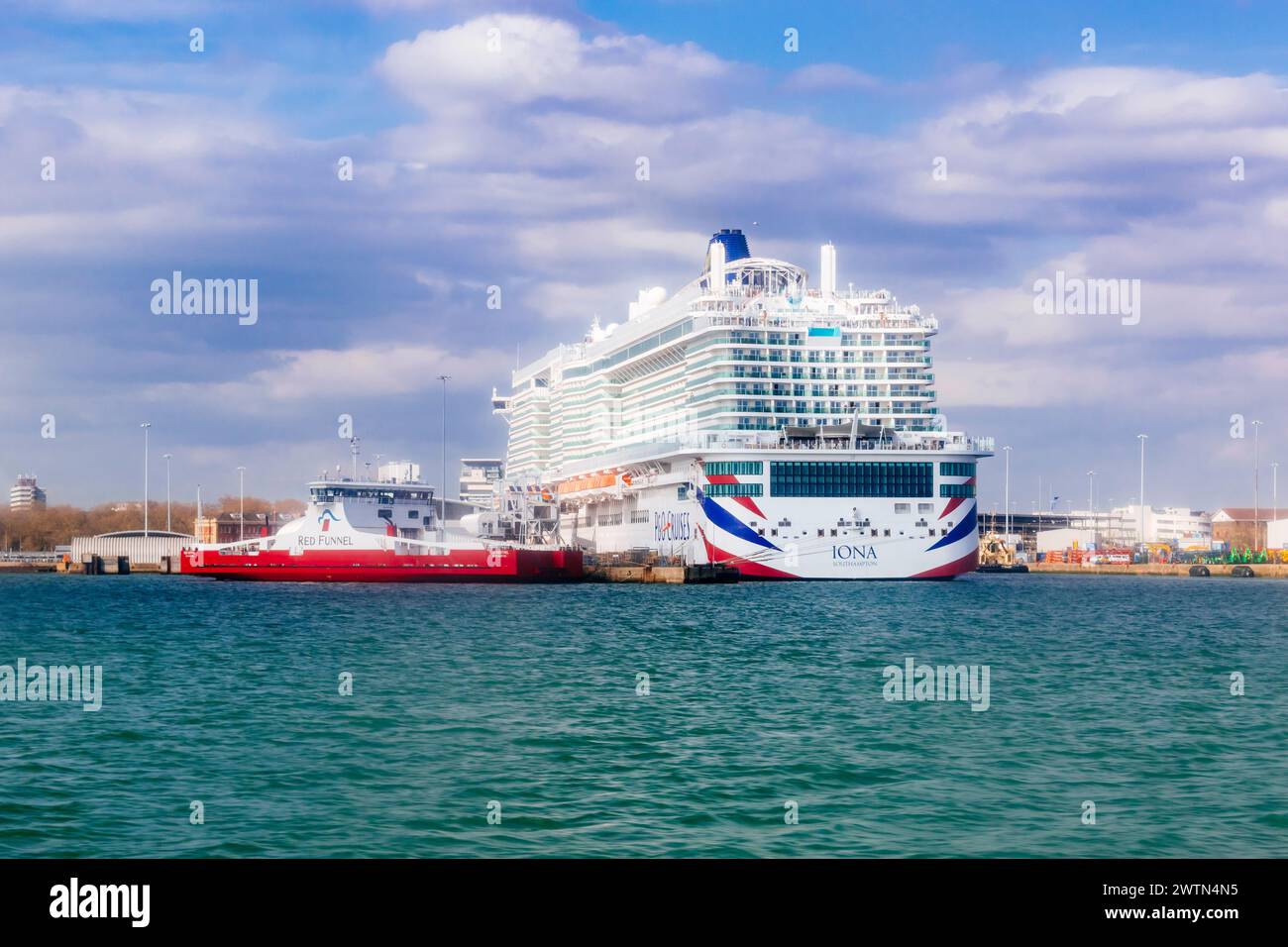 Iona cruise ship hi-res stock photography and images - Alamy