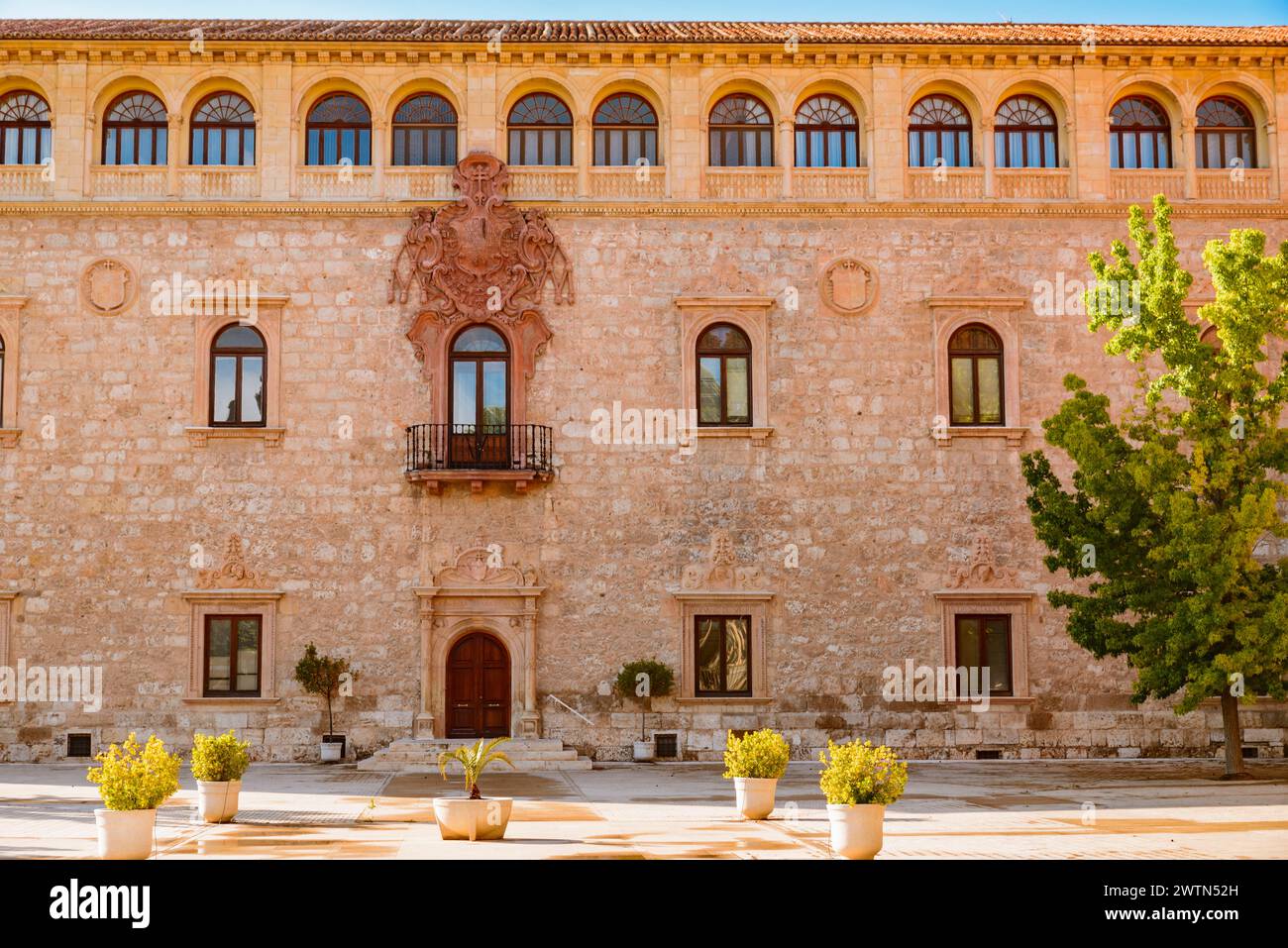 Palace archiepiscopal hi-res stock photography and images - Alamy